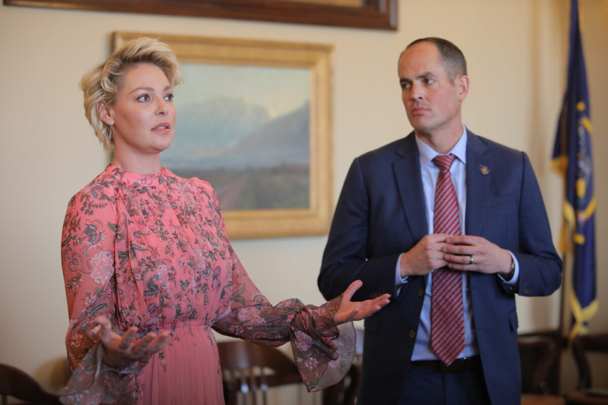 Sen. McKell, actress seek to end gas chamber euthanasia in animal ...
